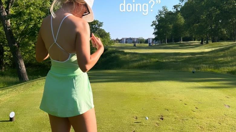 Paige Spiranac reveals her boobs on the golf course, leaving a friend ...